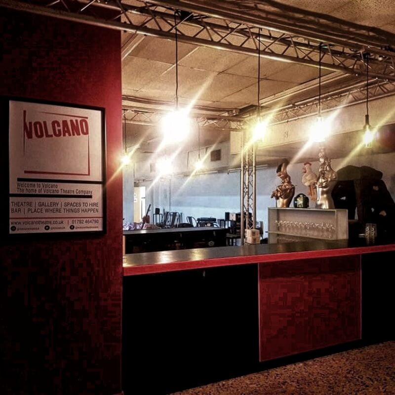 Hires – Volcano Theatre Company